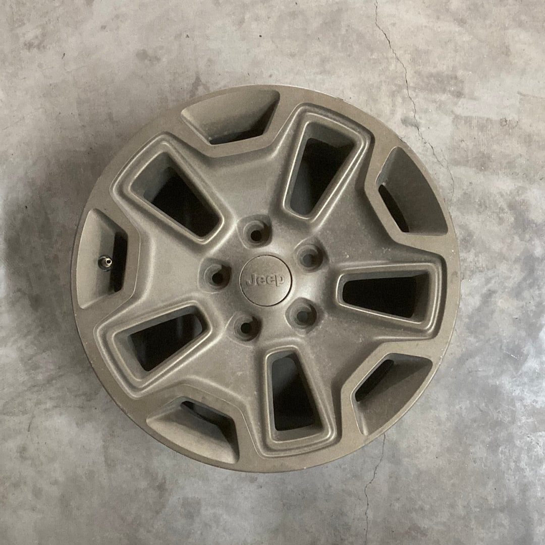1XA50TRMAA 17 Aluminum Wheel 5 On 5 Lug Pattern Jeep Wrangler JK 1XA50TRMAA 17 Aluminum Wheel 5 On 5 Lug Pattern Jeep Wrangler JK