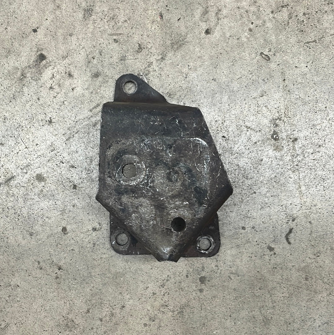 AMC Jeep V8 PS Motor Mount - 304 360 401 | FN Jeep