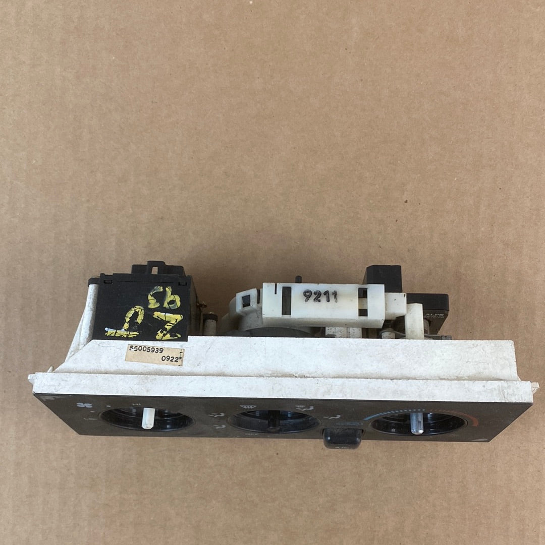 Interior and Electrical Climate Control Module | FN Jeep